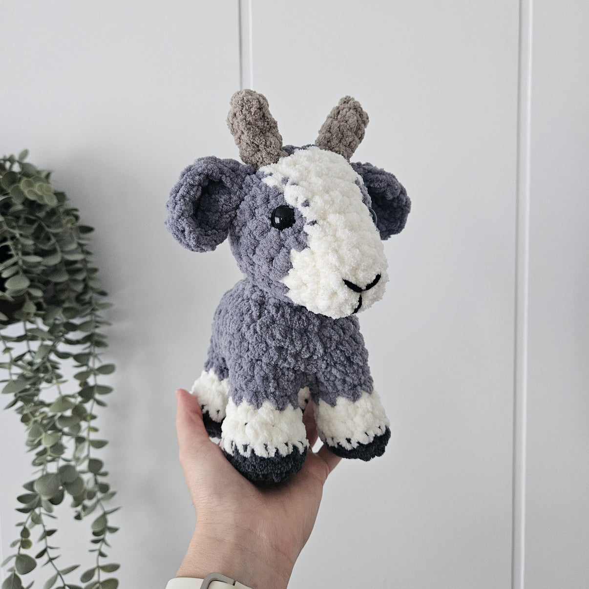 Gibbie the Goat Plushie (Crochet Pattern) – The Cosy Stitch